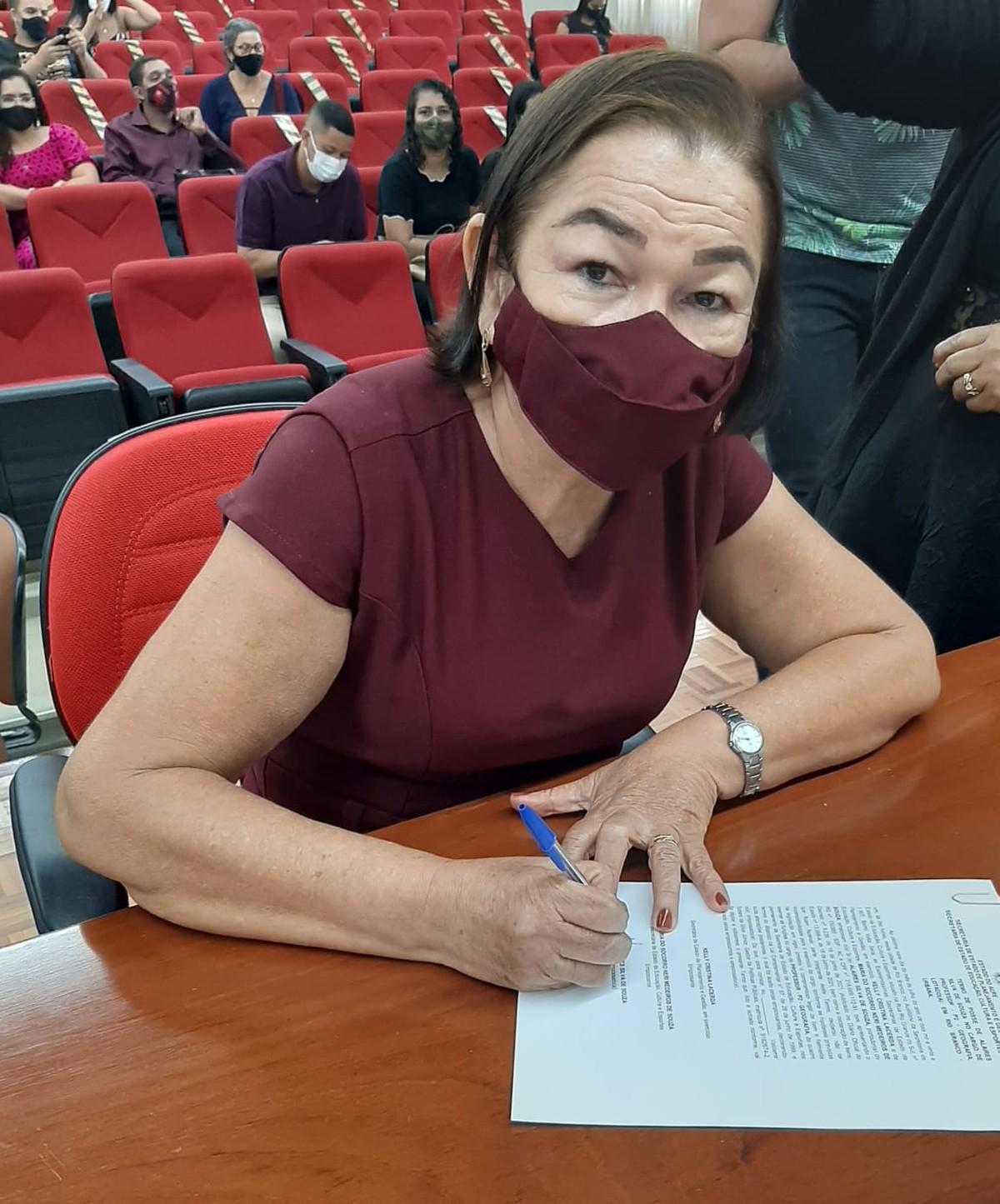 Aos Anos Professora Assume Vaga Em Concurso Que Passou Junto O Filho No Acre Muito