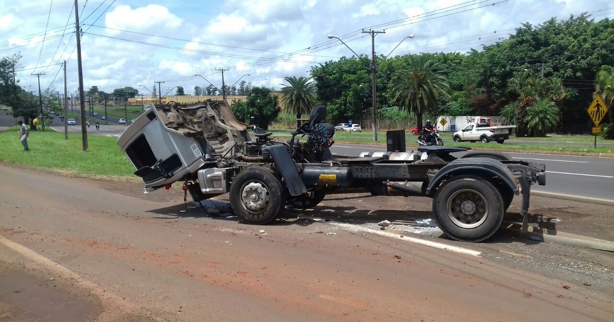 G1 - Motorista morre atropelado após ser arremessado de caminhão na BR-369 - notícias em Norte e ...