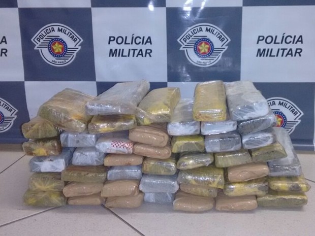 G1 Passageira De ônibus é Flagrada Com Tabletes De Maconha Em Avaré