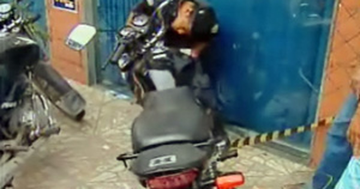 G1 Ladrão Atira Contra A Própria Cabeça Em Luta Com Dono De