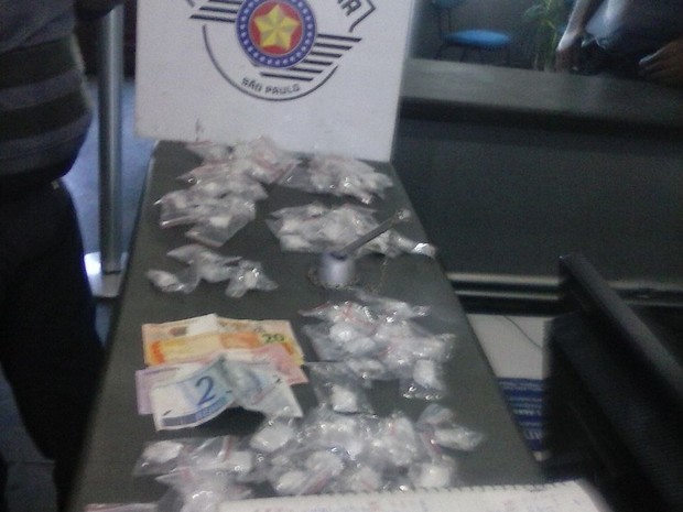G1 Pm Prende Suspeitos De Tráfico De Drogas Em Itaquaquecetuba