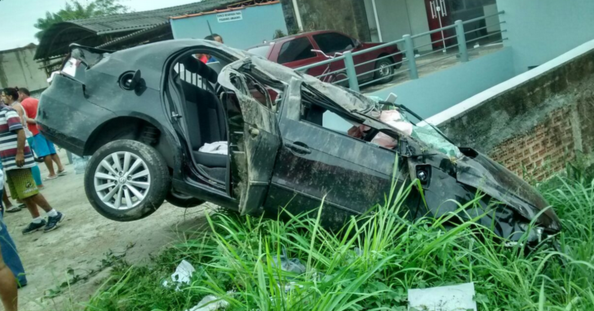 G1 - Homem morre ao ser atirado para fora do carro após capotamento em Maricá - notícias em ...