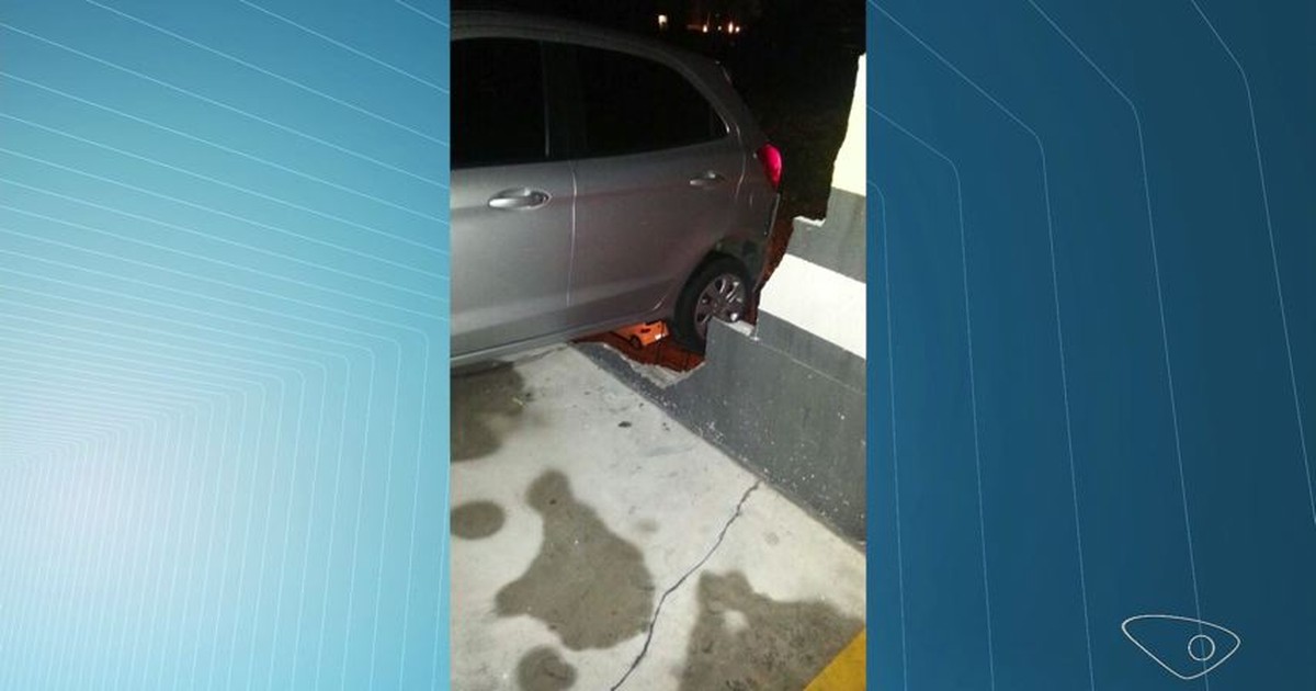 G1 - Carro fica pendurado em prédio após motorista dar marcha à ré ...