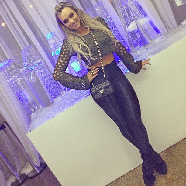 Ego Juju Salimeni Posa Com Look Justinho E Mostra Barriga Bom Dia E