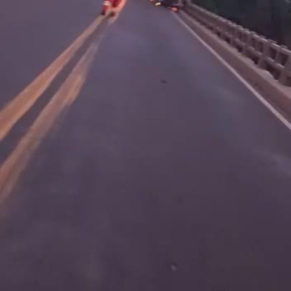 Motorista morre carbonizado após carro bater de frente caminhão na