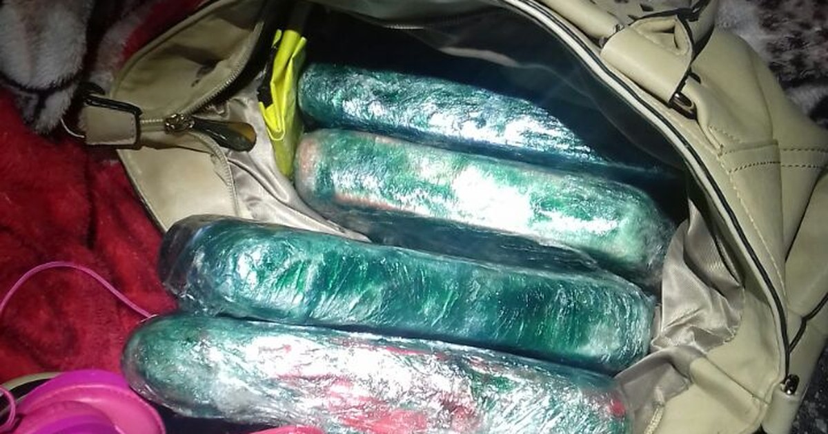 G1 Mulher é Presa Com 4 Quilos De Droga Na Bolsa Em ônibus Em Vargem