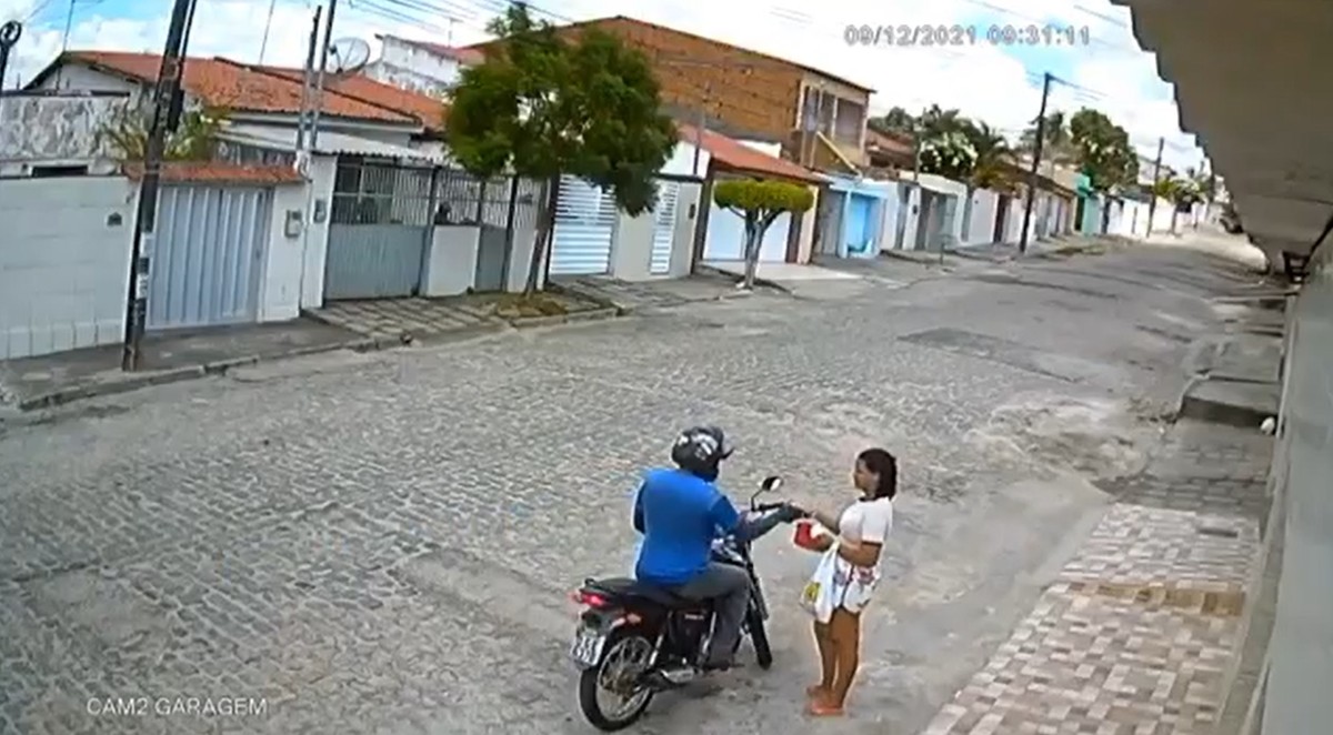 Câmeras de segurança registram assalto em Campina Grande Paraíba G1