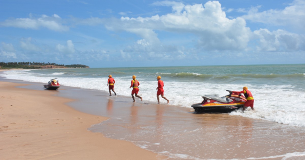 G1 - Bombeiros continuam buscas por jovem afogado em praia da Paraíba ... G1 - Bombeiros continuam buscas por jovem afogado em praia da Paraíba ...