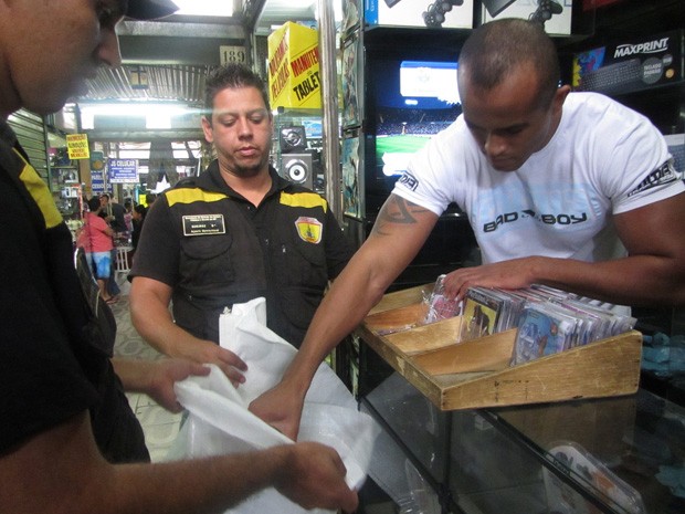 G1 Operação Da Seops Apreende 5 5 Mil Cds E Dvds Piratas Em Feira Do