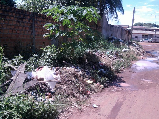 G1 - Internauta reclama de lixo e buracos em rua do bairro Pedrinhas ... G1 - Internauta reclama de lixo e buracos em rua do bairro Pedrinhas ...