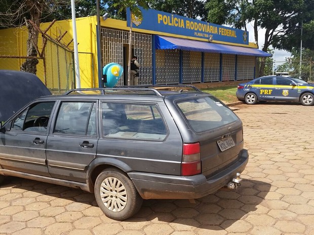 G1 - Polícia prende homem que dirigia carro com motor roubado no DF ... G1 - Polícia prende homem que dirigia carro com motor roubado no DF ...