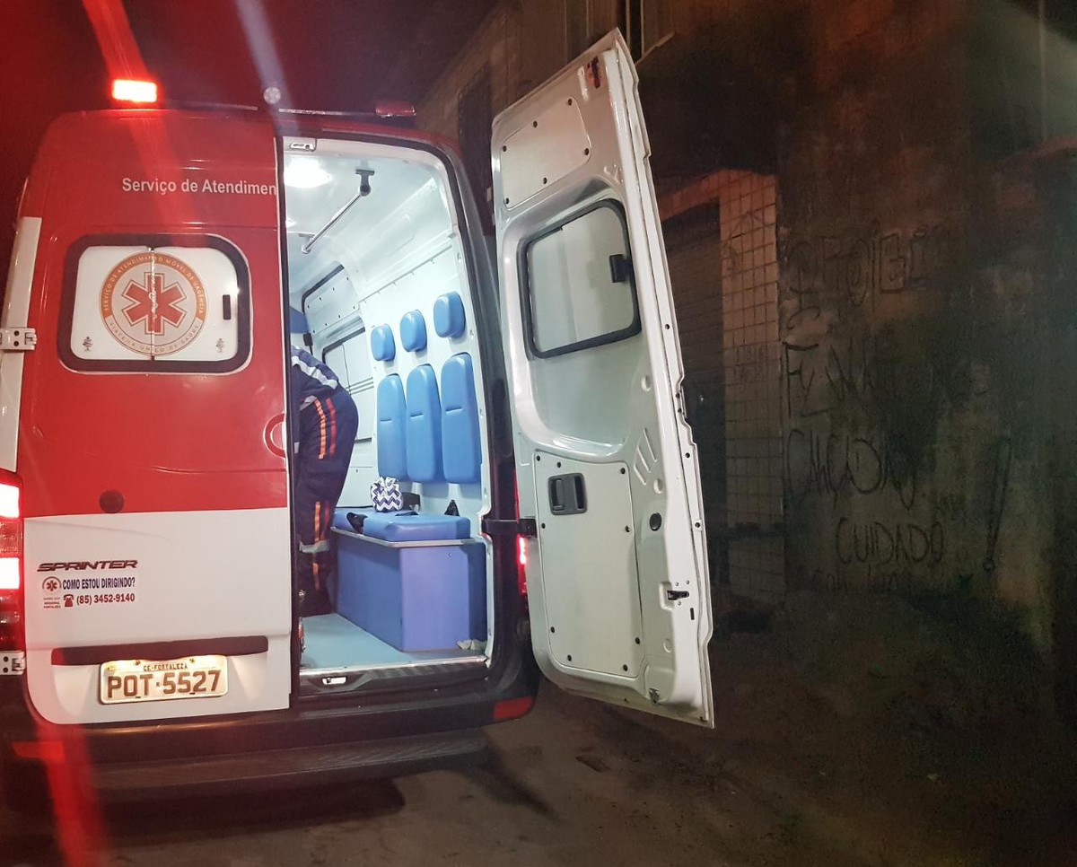 Homem é agredido pedradas e pauladas na Grande Messejana Ceará G1