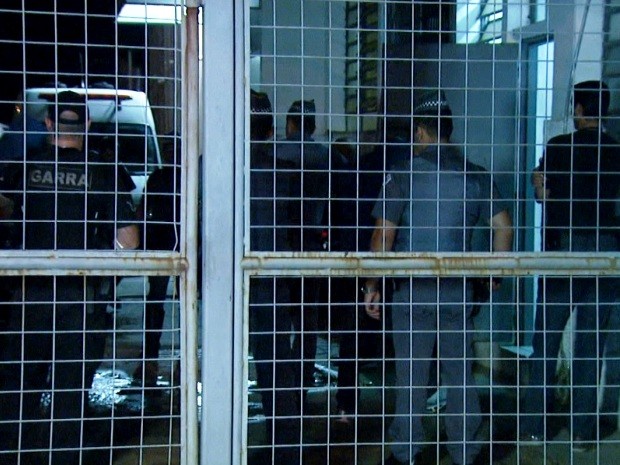 G1 Cinco Ex Pms Acusados Por Morte De Jovem São Levados Para Cdp Em
