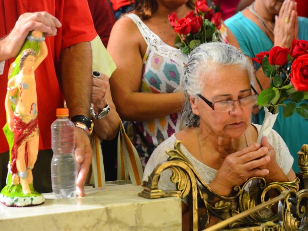 G1 Fiéis Lotam Igreja Dos Capuchinhos Rio No Dia De São Sebastião
