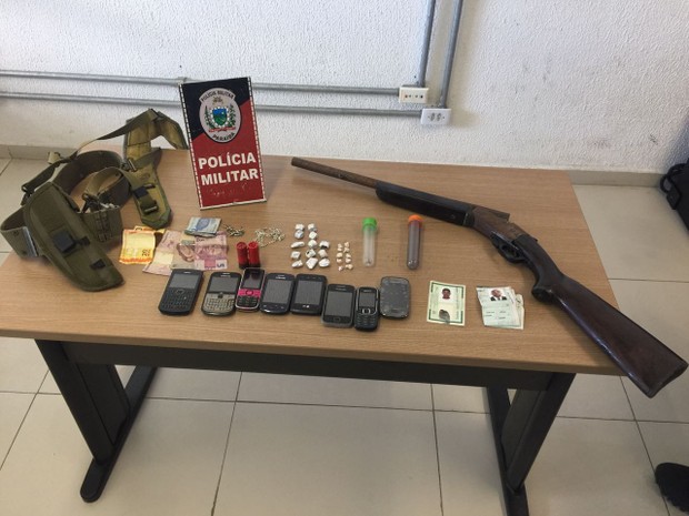 G1 Dois Jovens São Presos Suspeitos De Tráfico De Drogas Em João