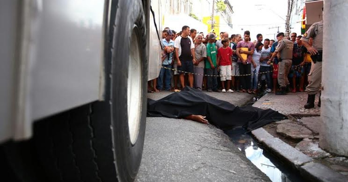 G1 Mulher Tem Cabeça Esmagada Após Ser Atropelada Por ônibus Em