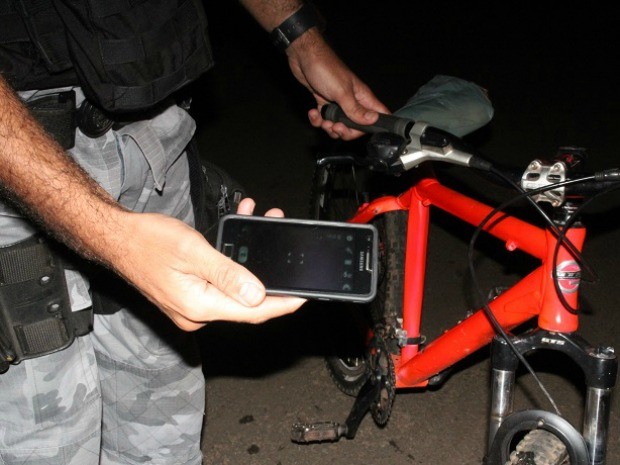 G1 Suspeito De Roubar Celular é Agredido Por Moradores Em Cidade De