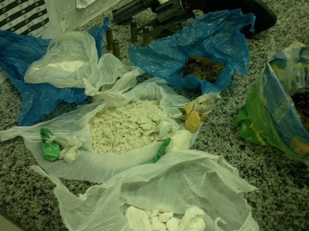 G1 No Am Operação Prende 4 Pessoas Suspeitas De Tráfico De Drogas