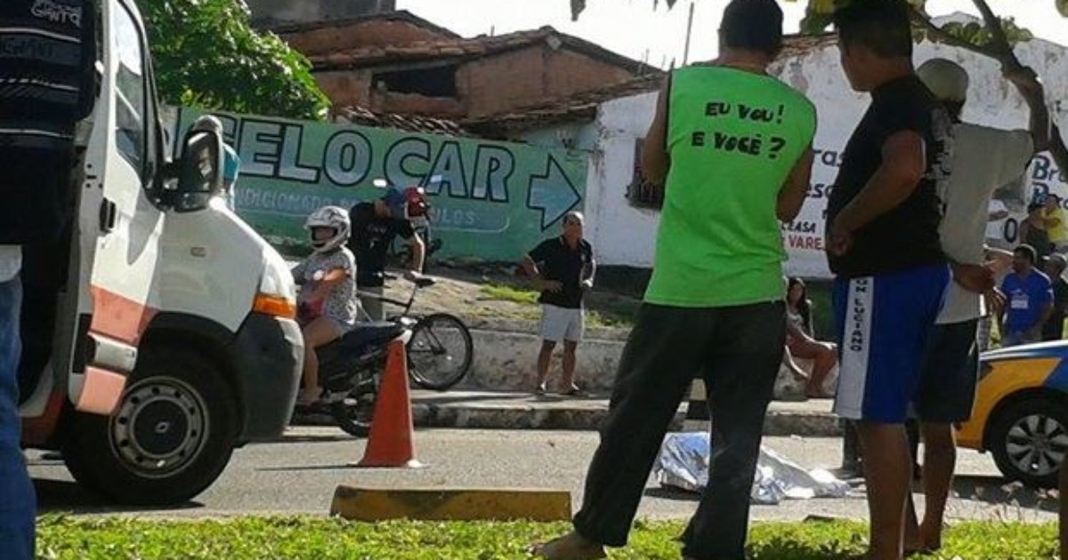 G1 Ciclista morre atropelado por táxi lotação em avenida de Aracaju