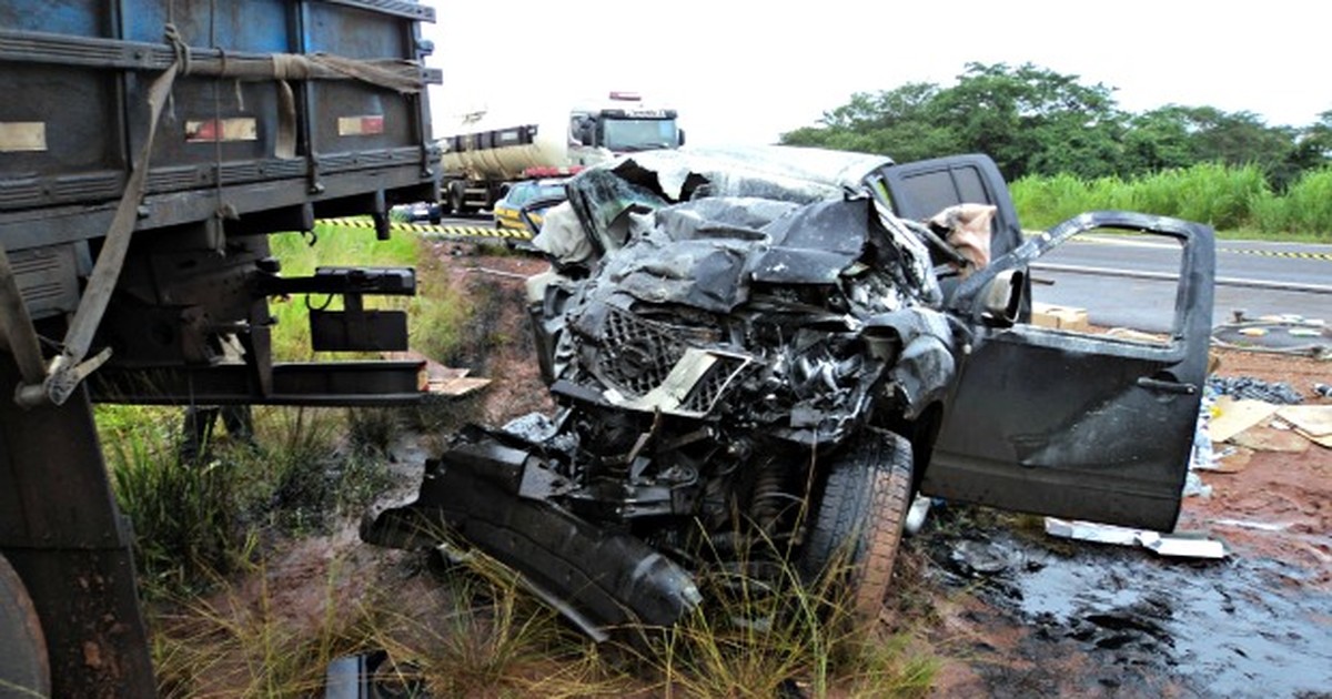 G1 Acidente Entre Caminhonete E Caminhão Deixa Dois Mortos Em Ms