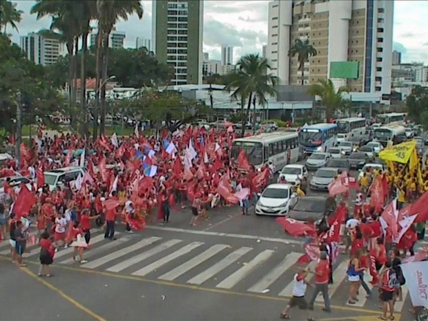G1 - Ato de militâncias afeta trânsito na Agamenon Magalhães, no Recife ... G1 - Ato de militâncias afeta trânsito na Agamenon Magalhães, no Recife ...