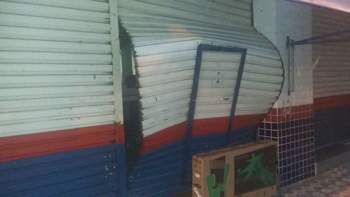 Quadrilha invade e furta loja Casas Bahia em São João da Boa Vista SP São Carlos e Araraquara