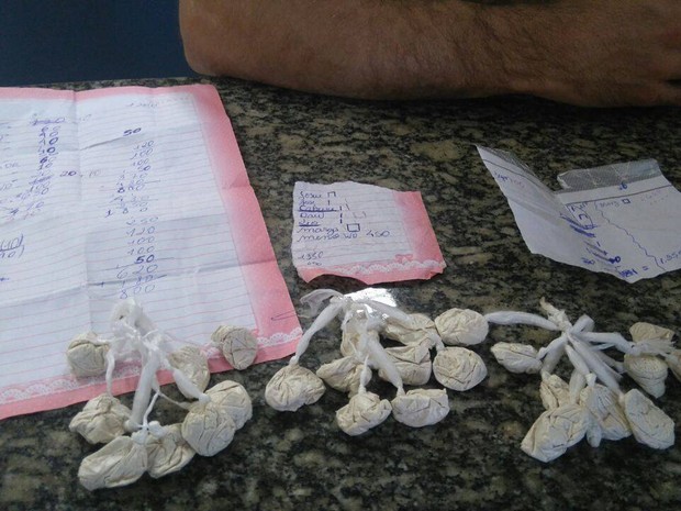 G1 Homem é Detido Com Droga E Pm Descobre Mandado Em Friburgo Rj