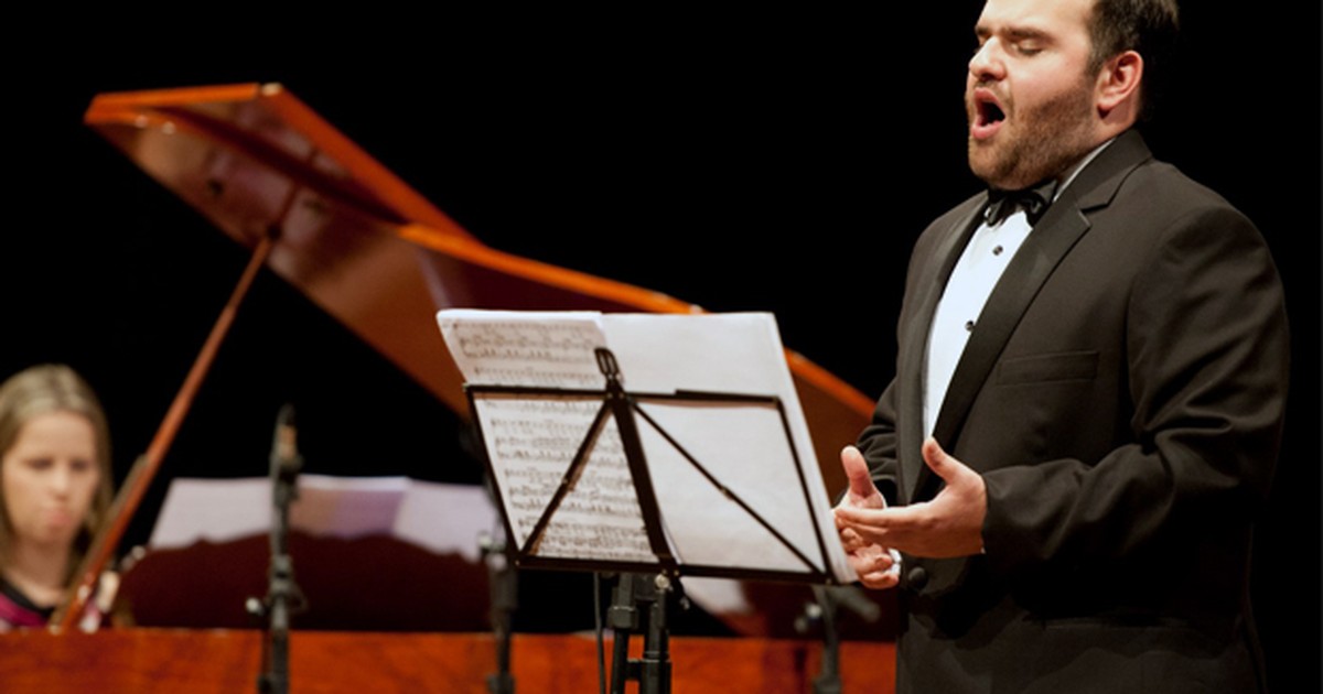 G1 - EsSA recebe recital lírico do tenor tricordiano Matheus Pompeu - notícias em Sul de Minas