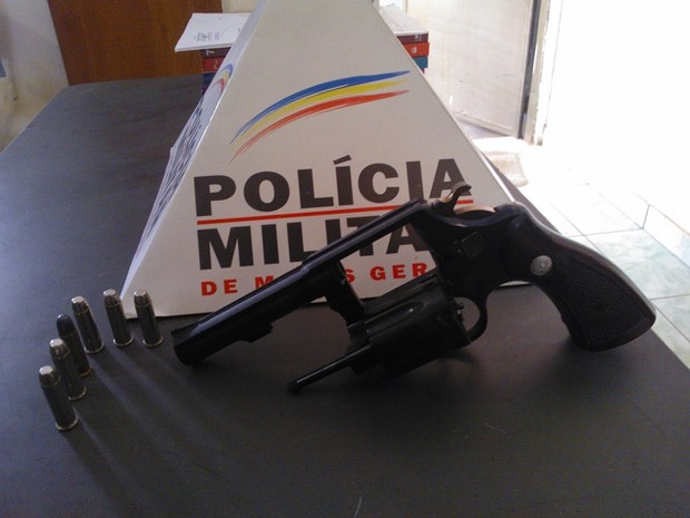 G1 Pm Prende Homem Por Porte Ilegal De Arma Em Arinos Noroeste De Mg
