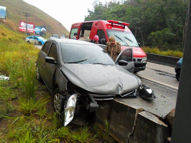 G1 - Acidente com carro deixa três feridos na RJ-106, em Maricá, no RJ - notícias em Região dos ...