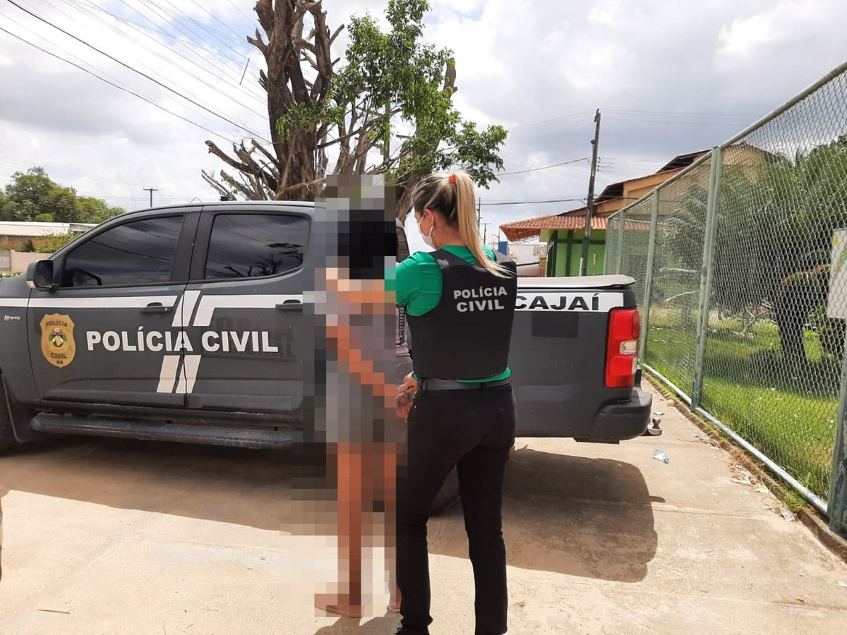 Jovem Presa Em Flagrante Pacotes De Drogas Escondidos Nas