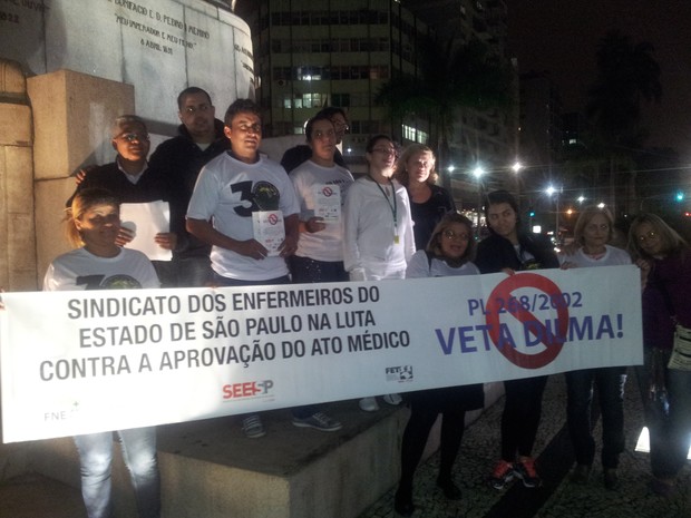 G1 - Manifestantes protestam em Santos contra o projeto 'Ato Médico ... G1 - Manifestantes protestam em Santos contra o projeto 'Ato Médico ...