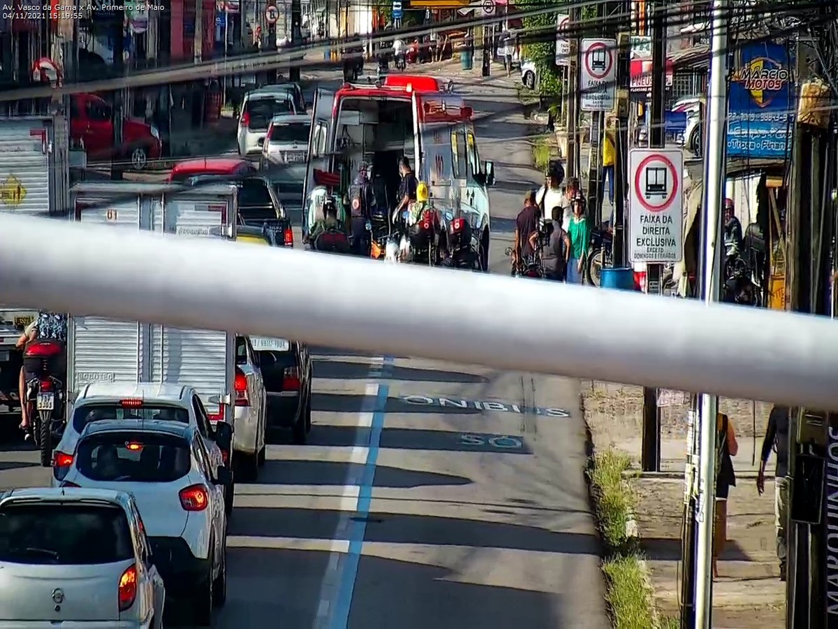 Acidente Entre Carro E Moto Deixa Uma Pessoa Ferida Na Avenida Vasco Da