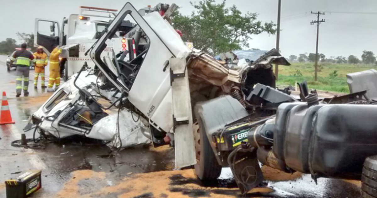 G1 - Acidente entre carretas deixa dois feridos na BR-163 em Campo Grande - notícias em Mato ...