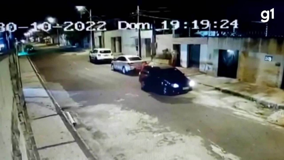 Homem desce de carro e atira em delegado na calçada de casa em Fortaleza vídeo Ceará G