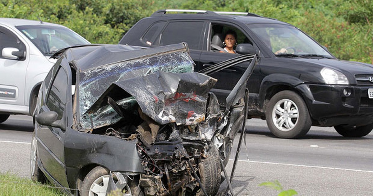 G1 - Acidente deixa morto na Rodovia Ayrton Senna - notícias em São Paulo