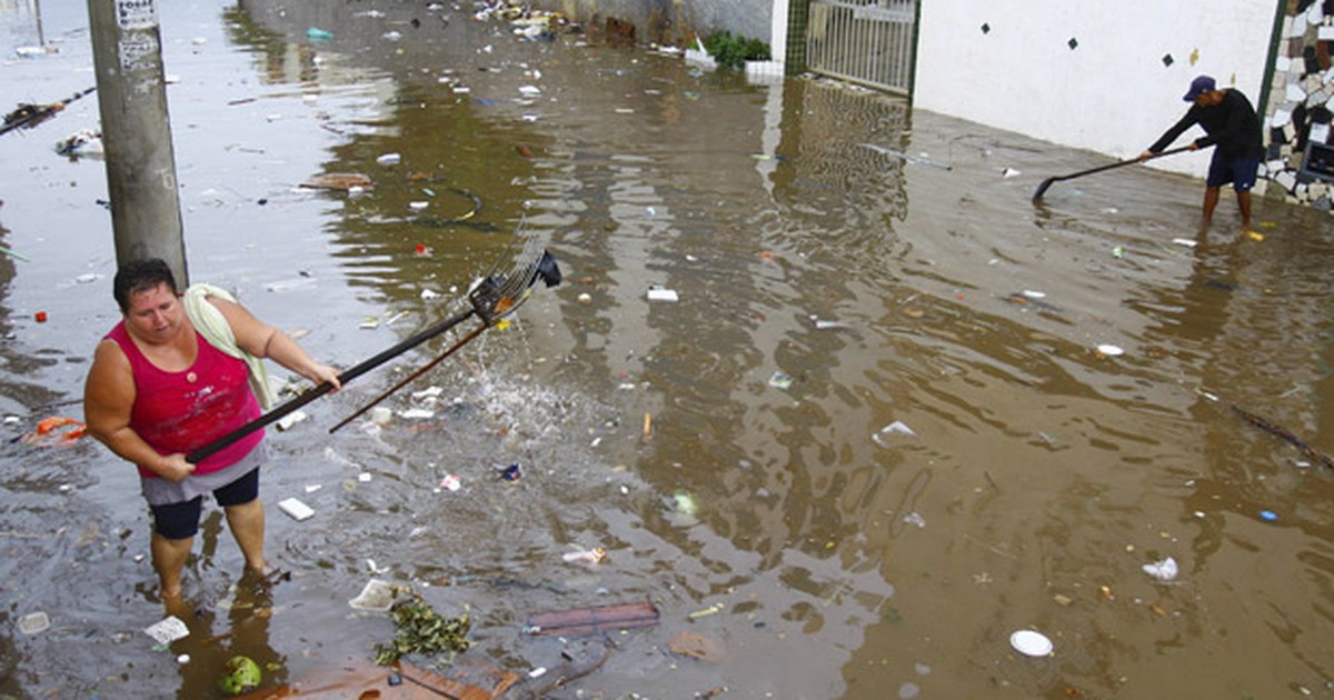 G1 Chuva Causa Deslizamentos De Terra E Deixa Ruas Alagadas Em