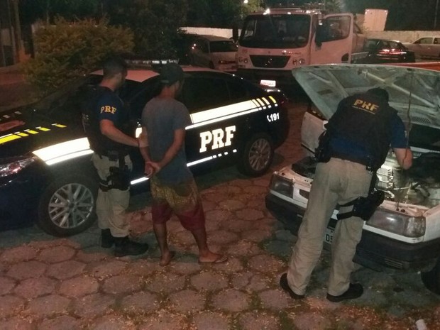 G1 Dois homens são presos carro clonado na Via Dutra em Piraí