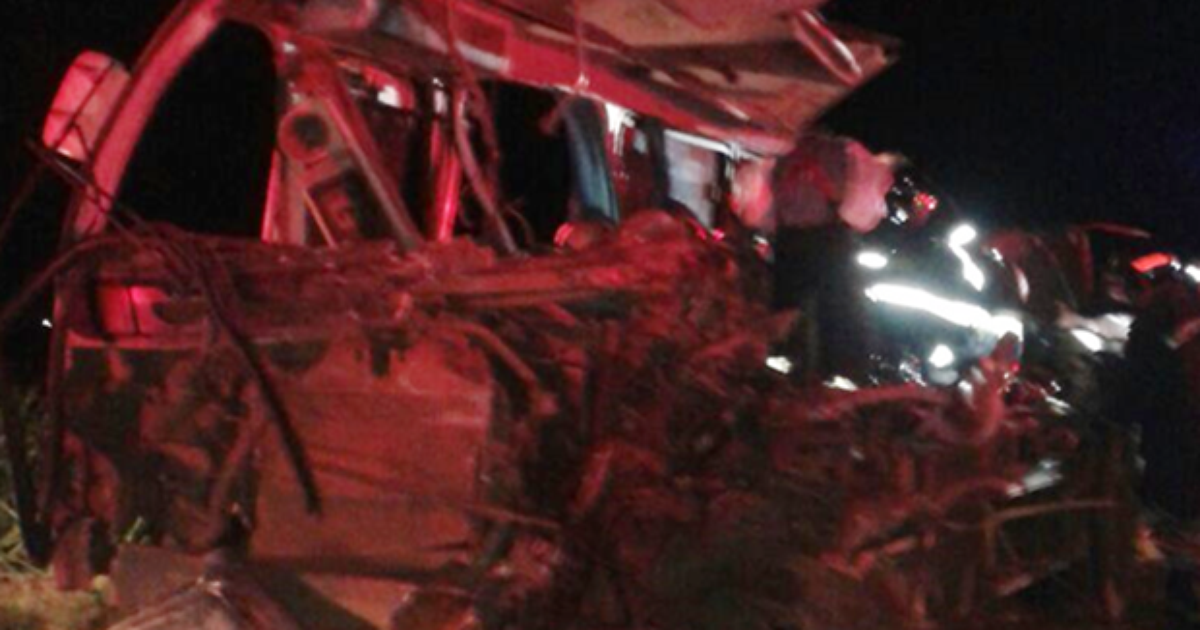 G1 Acidente entre caminhão e micro ônibus mata quatro em Planalto