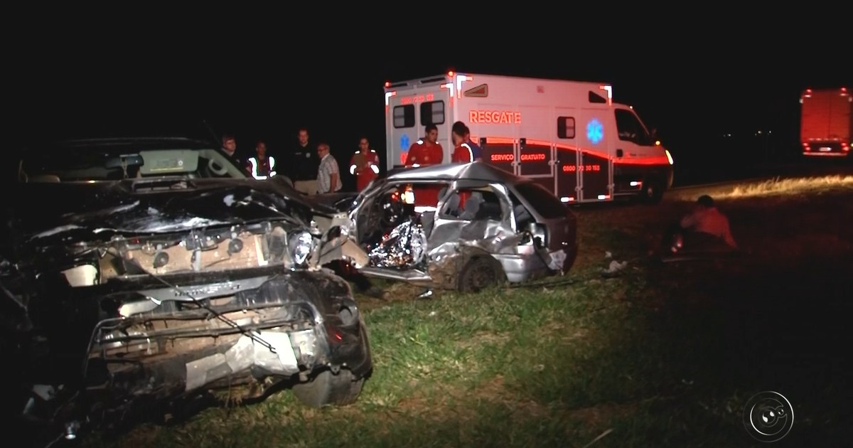 G1 - Acidente entre dois carros e caminhão mata uma pessoa em Jaci - notícias em Rio Preto e ...