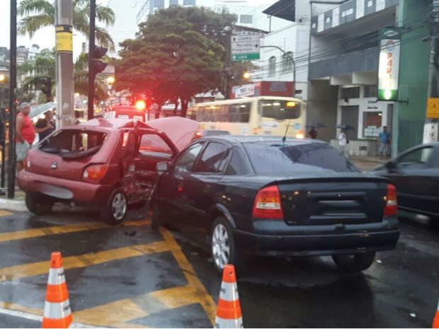 G1 Motoristas Ficam Feridos Após Colisão Em Juiz De Fora Notícias