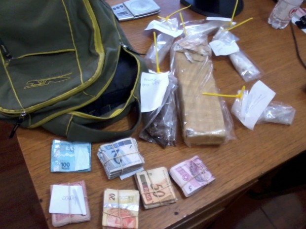 G1 Polícia Apreende Drogas E Dinheiro Durante Operação Em Itapeva Sp