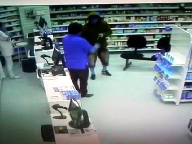 G1 Vídeo Mostra Assalto A Farmácia A 300 Metros De Posto Policial No