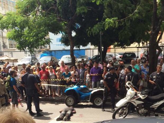 G1 Suspeito De Tentar Assaltar Loja No Catete Rio é Baleado E Morre