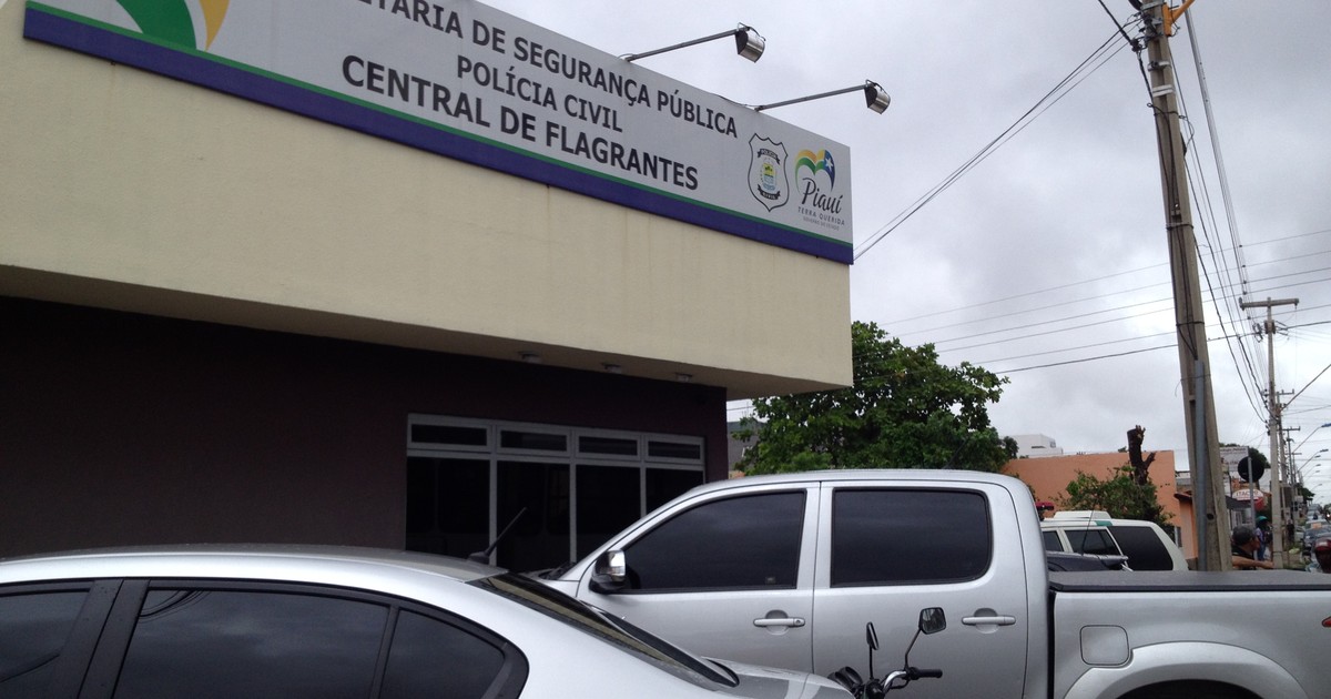 G1 Dupla De Jovens é Presa Com Moto Roubada E Arma Artesanal Em