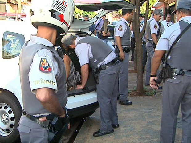 G1 Trio é Detido Enquanto Tomava Cerveja Durante Assalto Em Ribeirão