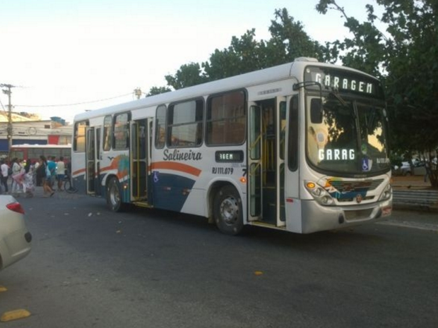 G1 - Mulher morre atropelada por ônibus no Centro de Cabo Frio, no RJ ... G1 - Mulher morre atropelada por ônibus no Centro de Cabo Frio, no RJ ...