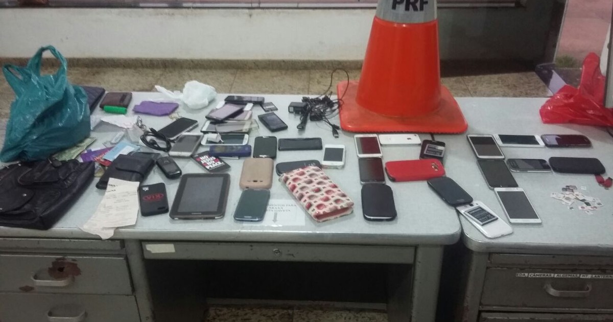 G1 - Trio é preso com celulares furtados na BR-262 em Campos Altos ... G1 - Trio é preso com celulares furtados na BR-262 em Campos Altos ...