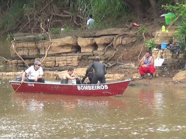 G1 - Corpo de menino que caiu no Rio Piracicaba é achado preso em ... G1 - Corpo de menino que caiu no Rio Piracicaba é achado preso em ...