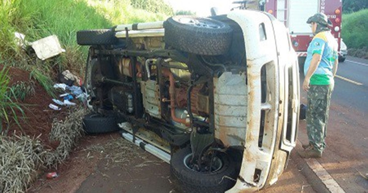 G1 - Homem morre ao ser arremessado para fora de veículo após acidente - notícias em Rio Preto e ...